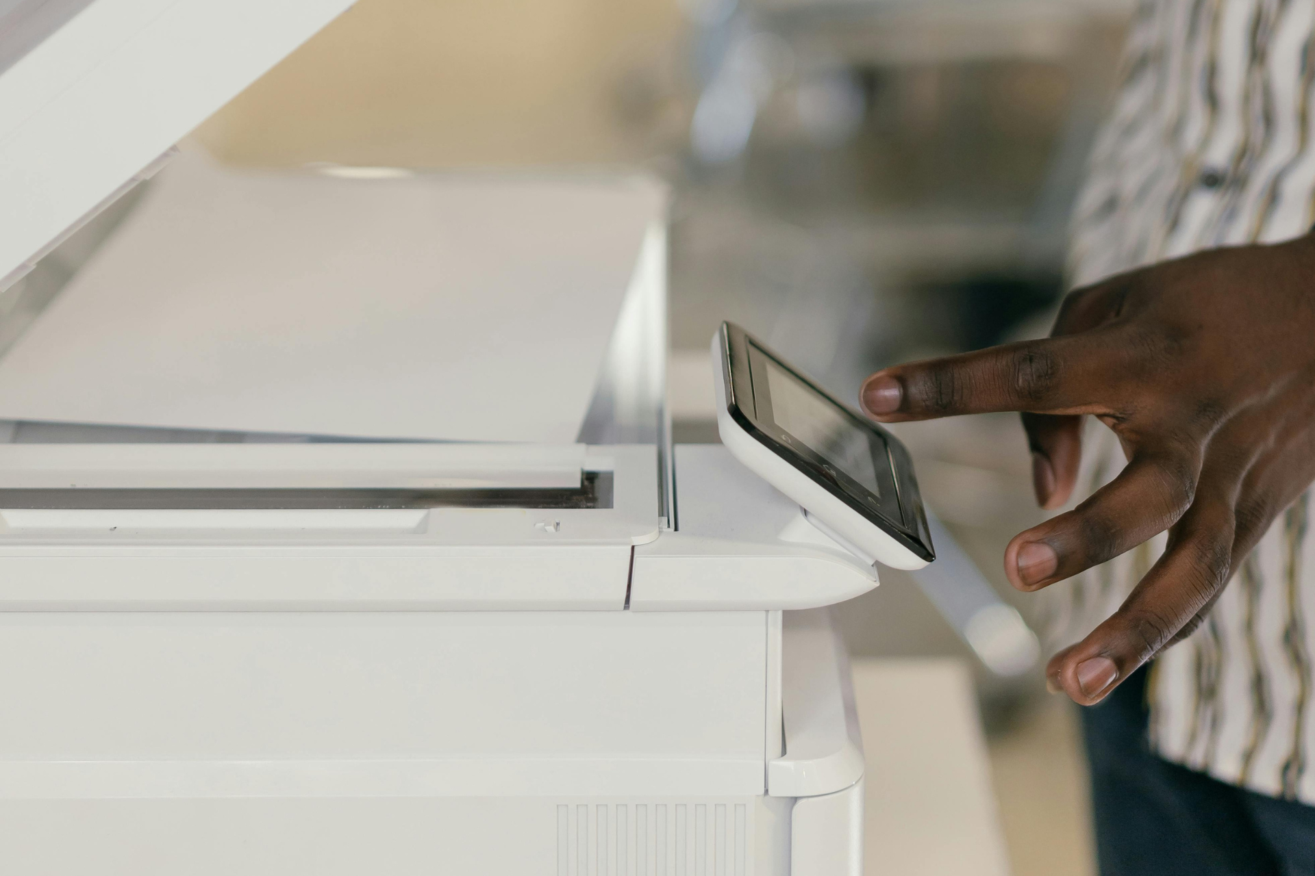 Smart Hardware & AV Solutions | Schools & Businesses | EIS